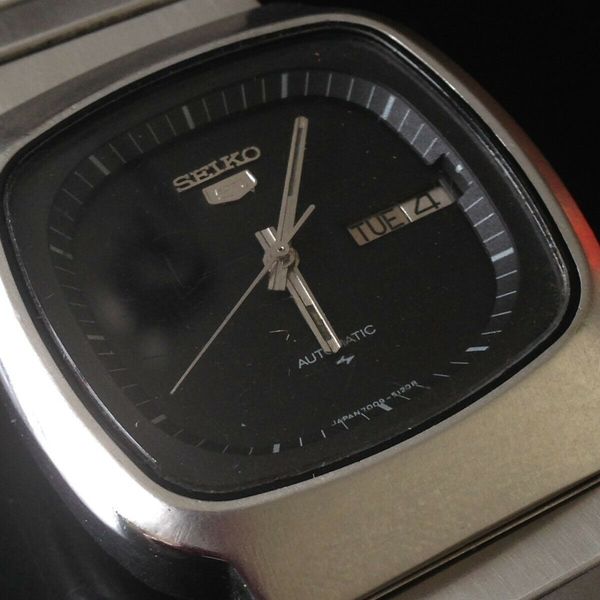 Vintage SEIKO 5 Automatic 7009-5110 Black w/ TV Dial Case and SS Strap | WatchCharts Marketplace