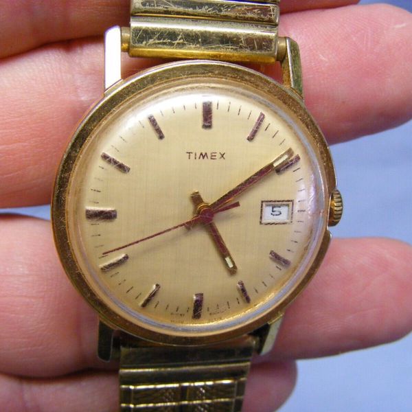 Working Vintage 1970's mens gold Timex Mechanical Hand Wind Watch date ...