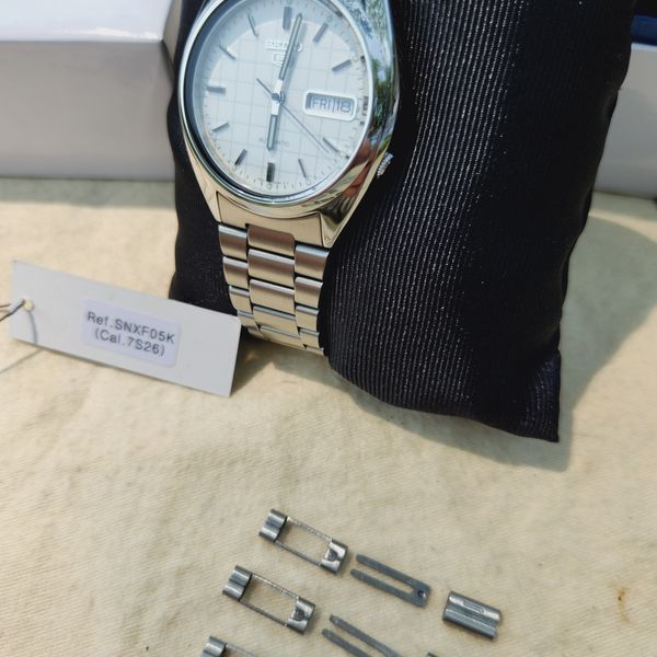 FS: Seiko SNXF05 on bracelet - Nice Seiko 5 with 'graph paper' dial ...