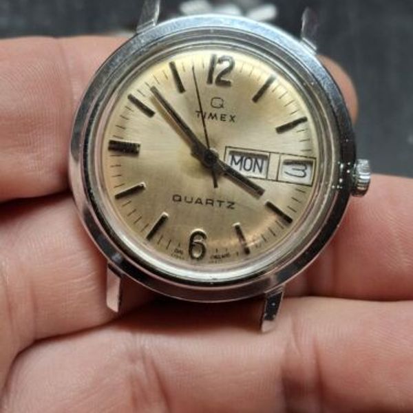 Timex Q Quartz 1977 Silver Dial Mens Vintage 1970s Early Quartz Watch ...