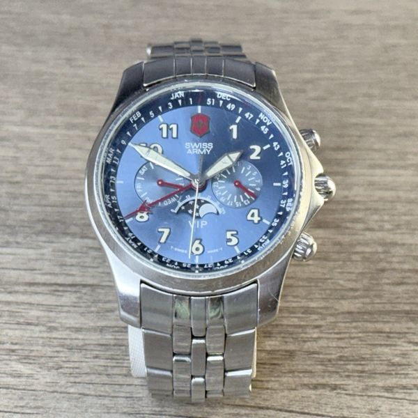 Victorinox Swiss Army VIP 39mm Blue Dial Moonphase Chronograph ...