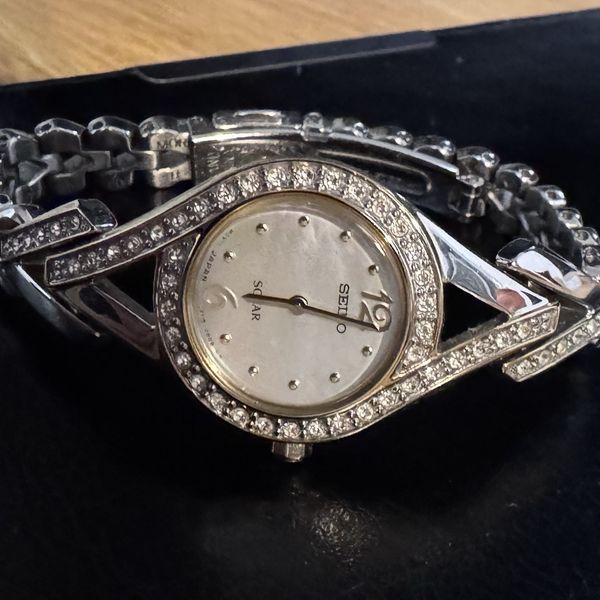 Seiko Solar Ladies Watch MOP Face V115-OAPO | WatchCharts Marketplace