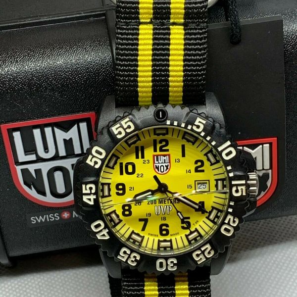 Luminox Navy Seal 3950 Series Black Strap XS.3955 Watch Broken Glass ...