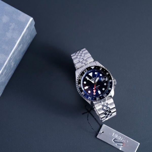 Seiko 5 Sports ?Blueberry? GMT SKX 'Batman 42.5mm Mens Watch ExDisplay ...