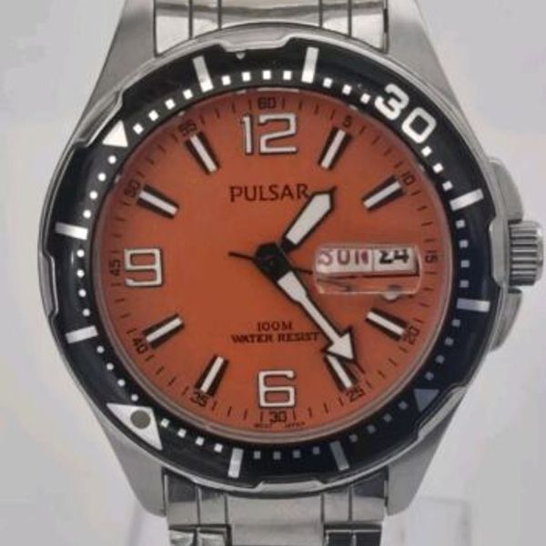 Vintage Mens Pulsar By Seiko 100m Dive Quartz Watch Threaded Crown Day ...
