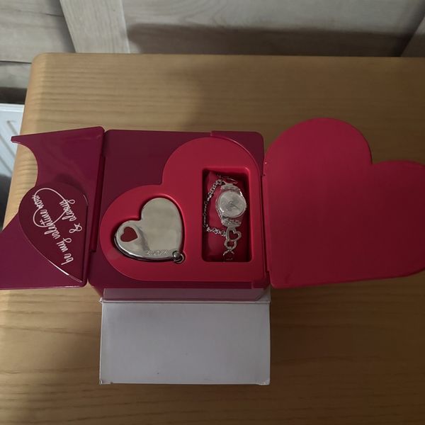 SWATCH SPECIAL LADY - LK293G Sparkling Love - BRAND NEW!! | WatchCharts ...