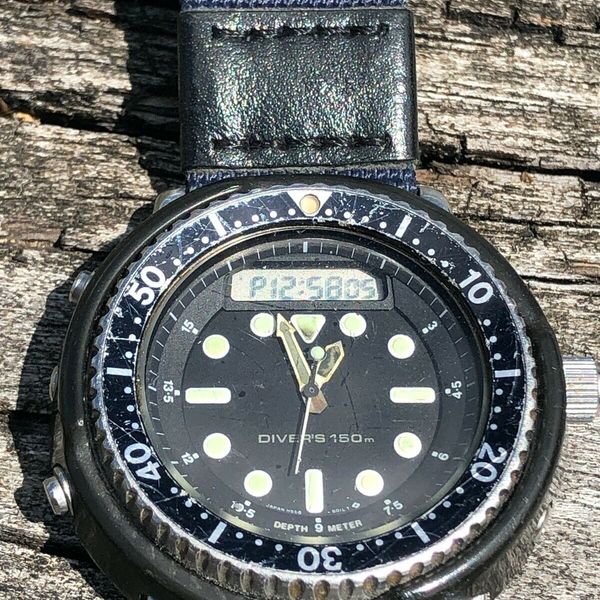 Seiko Arnie, H558 5000, complete with shroud and the light works ...