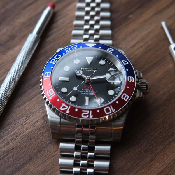 [WTS] Custom built NH34 GMT powered Seiko mod- Pepsi GMT homage | WatchCharts