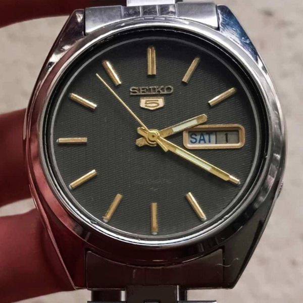 Vintage Seiko 5 automatic 17 jewels Cal 7009 Grey dial men | WatchCharts Marketplace