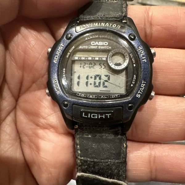 Working Vintage Casio Illuminator with Blue And Black Mens Watch New ...