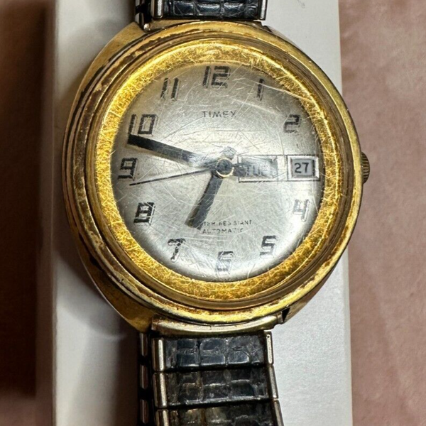 Running VINTAGE TIMEX WATER RESISTANT AUTOMATIC - Scratched ...