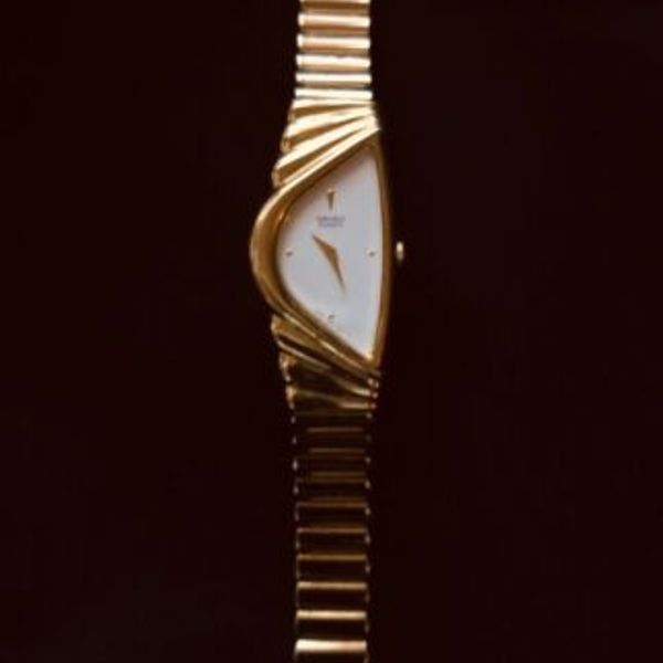 VINTAGE LADY ASYMMETRICAL Seiko Half Moon Quartz Wrist Watch 1N00-5E09 1G70 | WatchCharts ...