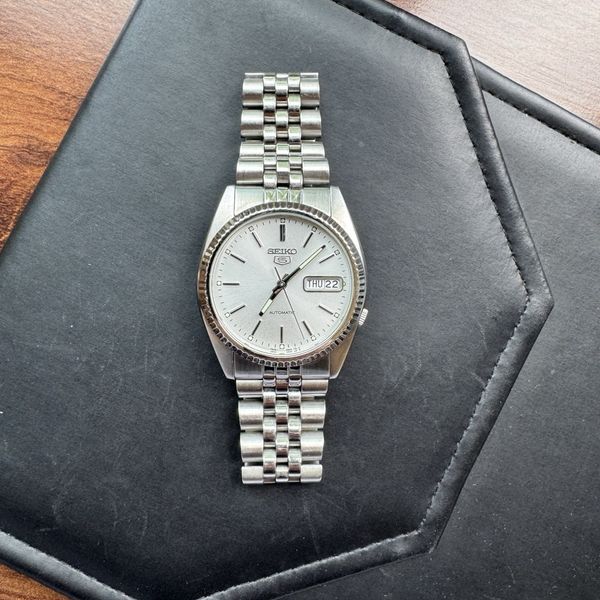 Seiko 5 SNXJ89 Silver DateJust Day Date Fluted 37mm Men's Automatic ...