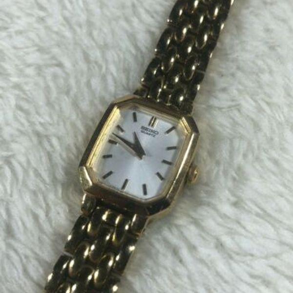 Seiko Ladies V400-5601 Gold Tone / Plated Quartz Watch - Bracelet Fit - Vintage | WatchCharts ...