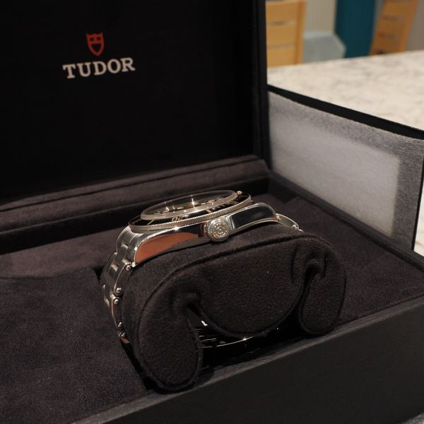 TUDOR Black Bay 58 Men's Black Watch with Arrow Markers - M79030N ...