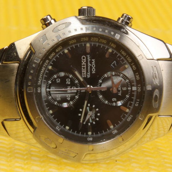 Men's SEIKO 7T62-0BX0 Quartz Chronograph Watch Screw-Crown 100M | WatchCharts Marketplace