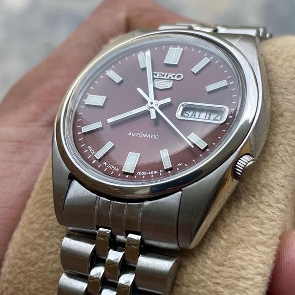 Vintage Seiko 5 SNXS Mens Automatic Day Date 7009 | WatchCharts Marketplace