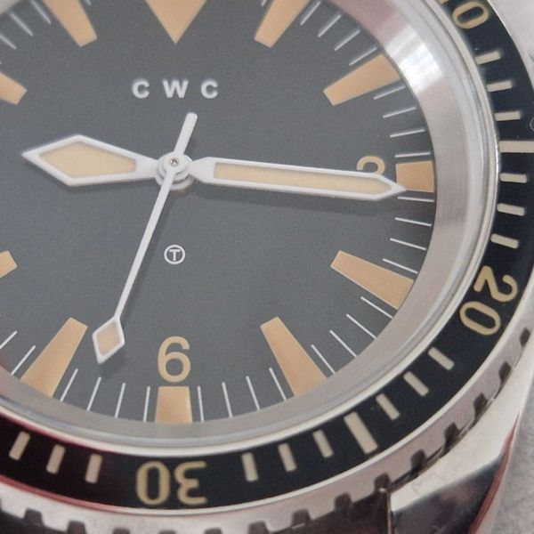 CWC Royal Navy 1980 reissue ETA 2824-2 2018 batch dark vintage lume ...