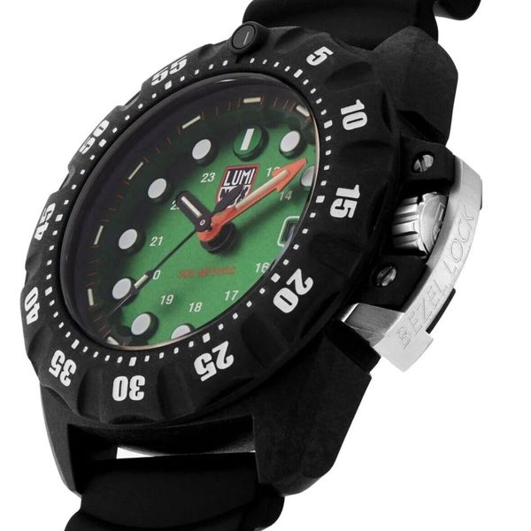 Luminox Scott Cassell Deep Dive CARBONOX Green-Dial Mens Diver Watch XS.1567 | WatchCharts ...