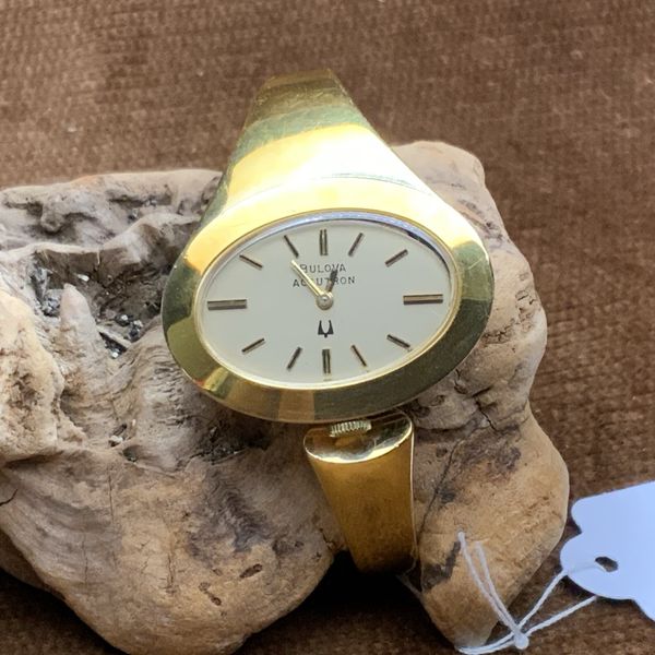 Vintage 1976 Bulova Accutron N6 Womenâ s Quartz Gold-Tone Wristwatch ...