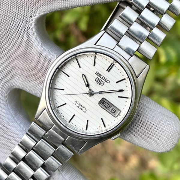 Vintage Seiko 5 Horizontal Linen Dial Automatic Japan Made Men's Watch 7009-3061 | WatchCharts ...