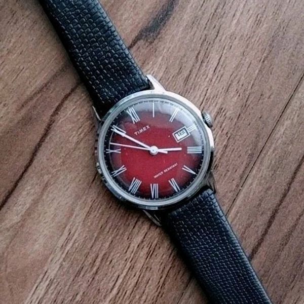 1976 Men's TIMEX-Red Dial-Date Indicator-New Band-Runs Great-EUC ...