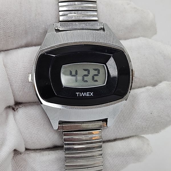 Vintage Timex Digital LED LCD Mens Wrist Watch New Battery Silver Tone ...