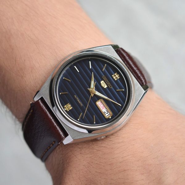 2000 Seiko 7S26 Automatic Rare Textured Blue Dial Leather Watch Great ...