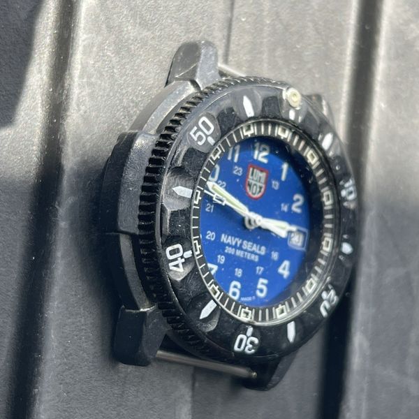 LUMINOX Men Watch for parts or repair not working missing parts ...