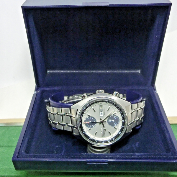 Seiko Chronograph Panda, Automatic Watch Hardly Worn! *Excellent Model ...