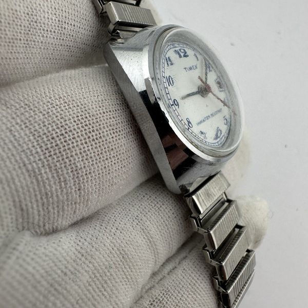 Vintage 1970s Ladies TIMEX Hand Wind UFO Cade White & Blue Dial ...