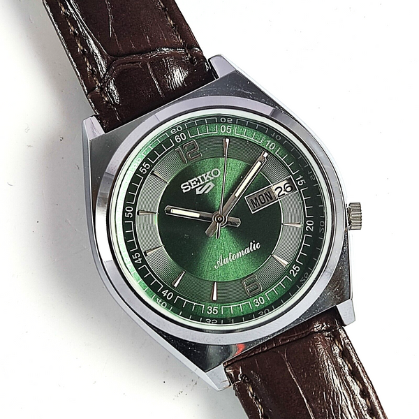 Seiko 5 Shiny Green Dial Automatic Day Date 17 Jewels Watch 7009A ...