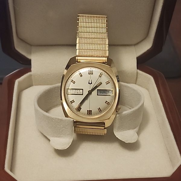 Vintage Menâ s N6 Bulova Accutron Tuning Fork Wristwatch Date & Day ...