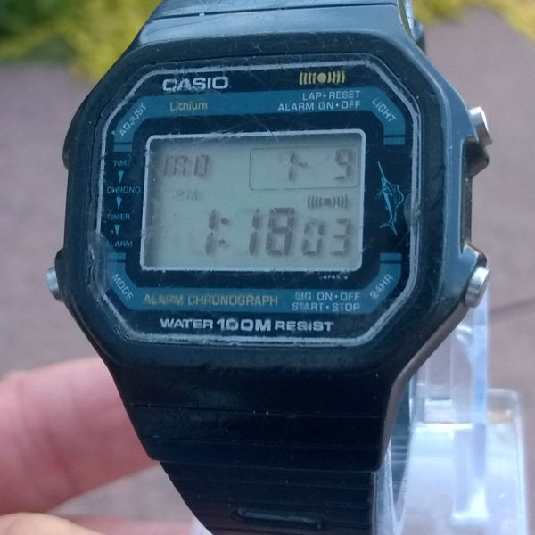 Casio W-400 Marlin Mens Vintage LCD DIgital Watch - Works but battle ...