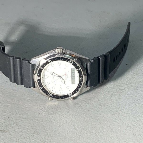 RARE MENS CASIO AMW 320R ANA DIGI DIVER STYLE WHITE DIAL WATCH 2701 ...
