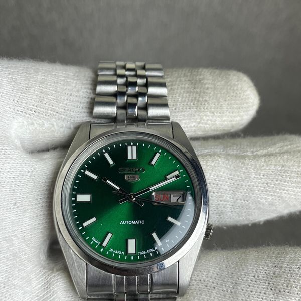 Vintage Seiko 5 Automatic Mens Watch 7009 Day/Date | WatchCharts Marketplace