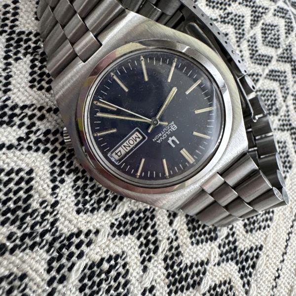 Menâ s Vintage Bulova Accutron Quartz Day Date RUNS 7208 | WatchCharts ...