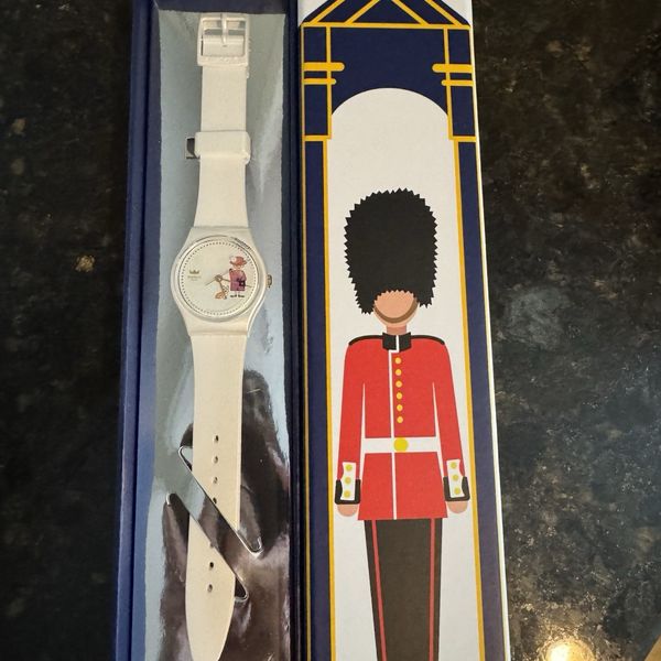 SWATCH Queen Elizabeth HOW MAJESTIC 70th Jubilee Color Changing Watch ...