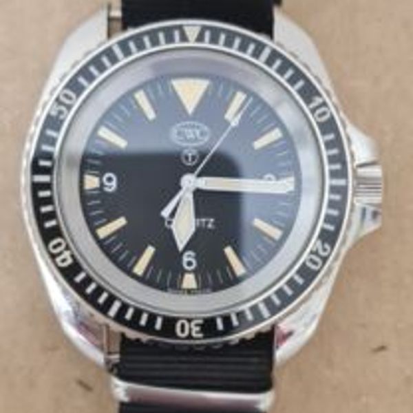 CWC Royal Navy 1983 Re-issue divers (RN300-QM60-83) | WatchCharts ...