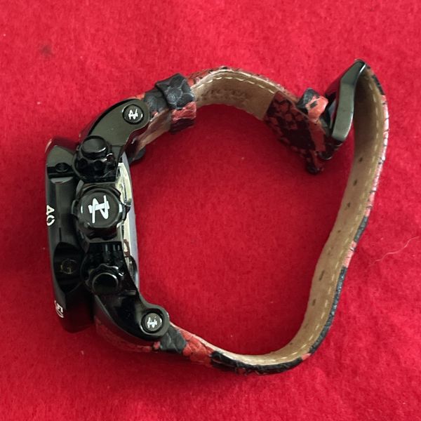 INVICTA RESERVE Venom 19004 Snake Skin Menâ s Watch | WatchCharts ...