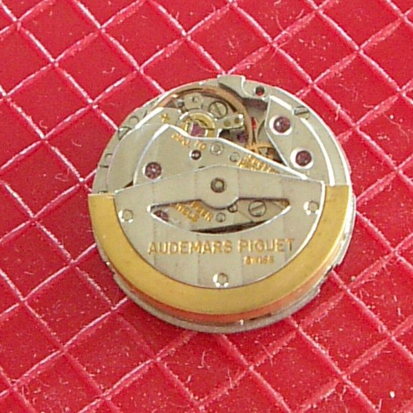 AUDEMARS PIGUET LADYS AUTOMATIC MOVEMENT 22K ROTOR CALIBER 2062 W/24 ...