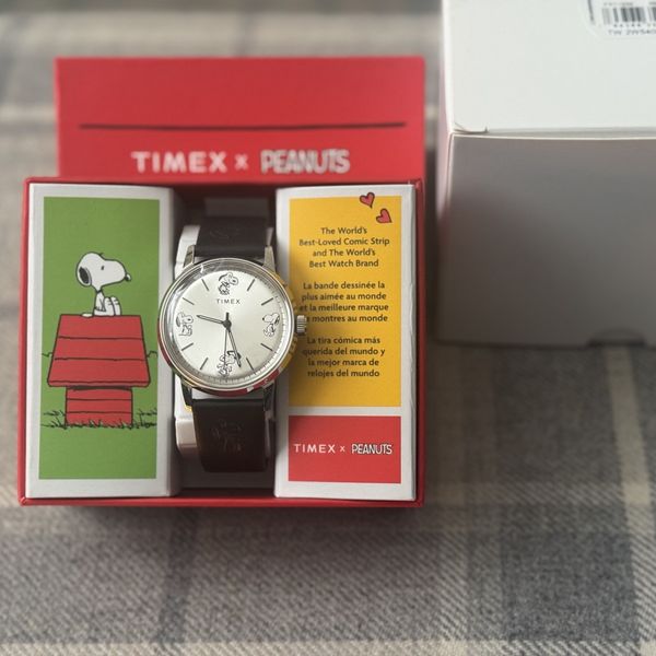 Timex Marlin x Peanuts Snoopy Sketch 40mm Leather Strap Watch ...