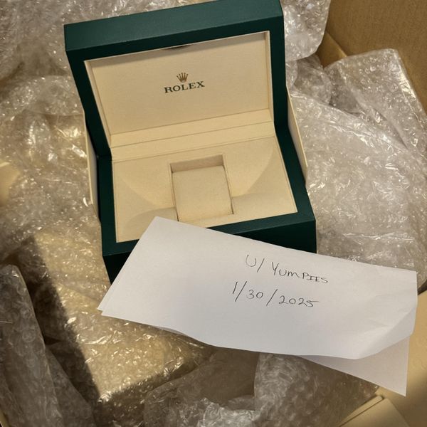[WTS] Rolex Medium and Small Boxes | WatchCharts Marketplace