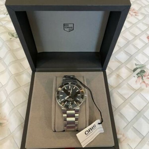 Oris Aquis Men's Black Watch - 01 733 7732 4124-07 8 21 | WatchCharts