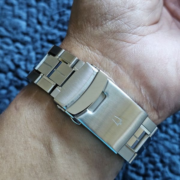 Bulova Precisionist 96B175 Wrist Watch for Men | WatchCharts Marketplace