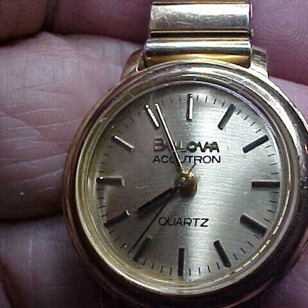 NICE VINTAGE LADIES BULOVA ACCUTRON QUARTZ WATCH N9 DATE CODE ...