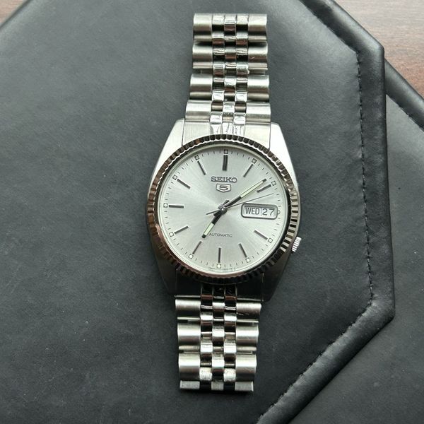 Seiko 5 SNXJ89 Silver DateJust Day Date Fluted 37mm Men's Automatic ...