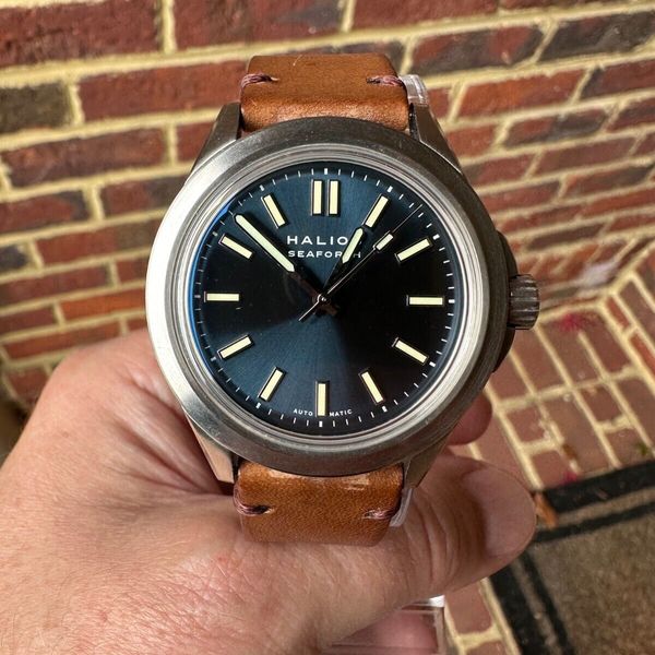 Halios Seaforth Sunburst Blue Gen 1 with both straps and case ...