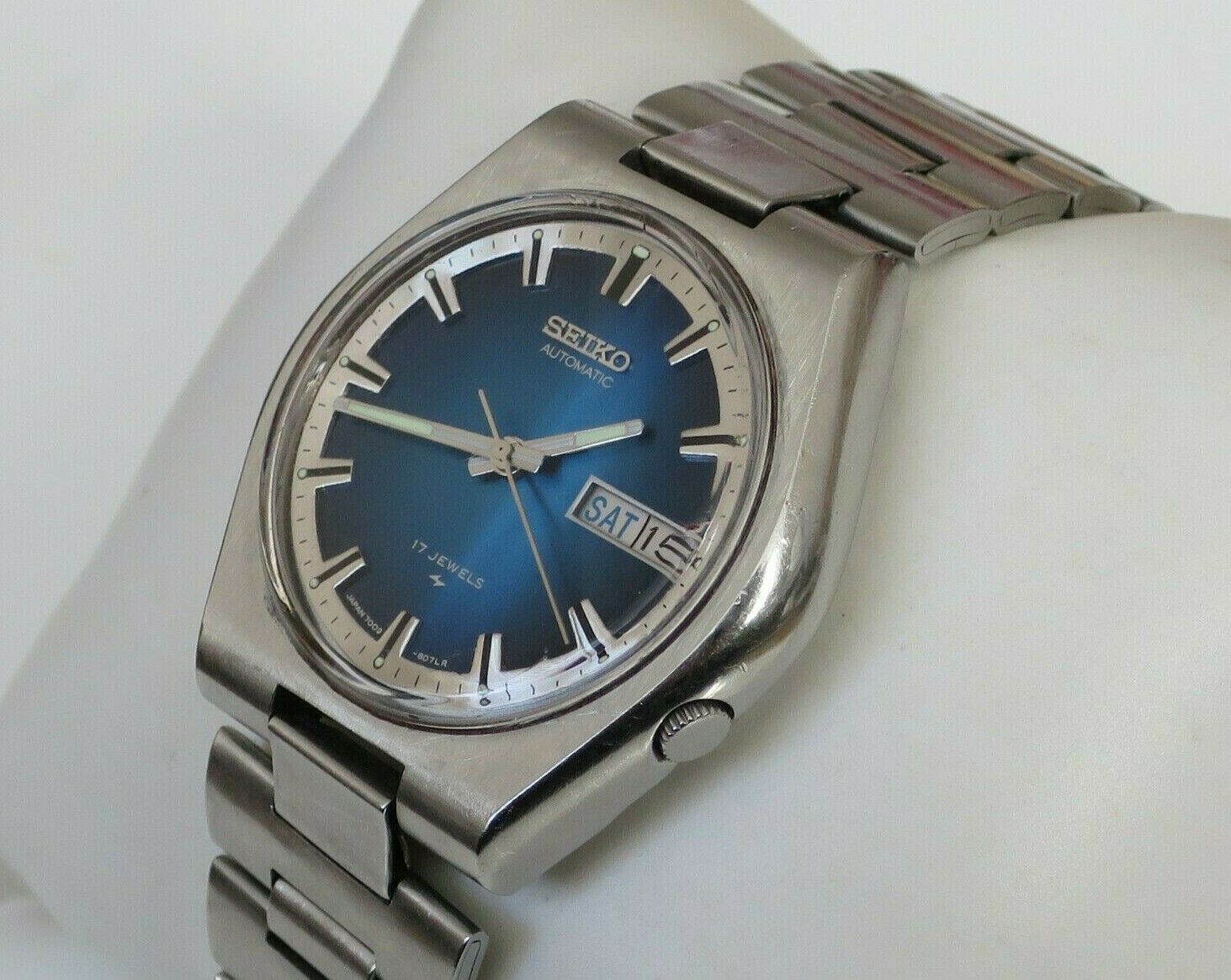 Gents Vintage Seiko Automatic Day Date 17 Jewel Steel Watch 7009-8079 | WatchCharts