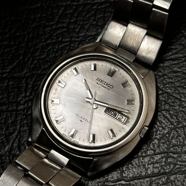 [WTS] Vintage Seiko Automatic - 7006-8100 - Silver dial - Great ...